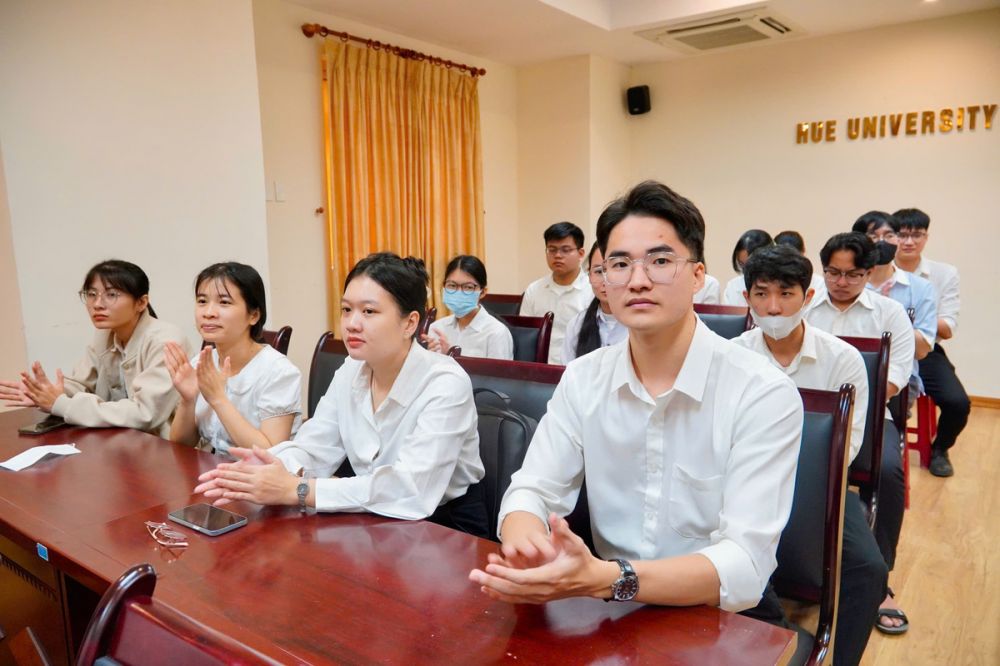 Hoạt động Hue-UMP | Lễ trao học bổng Báo Quốc cho sinh viên năm học 2025-2026